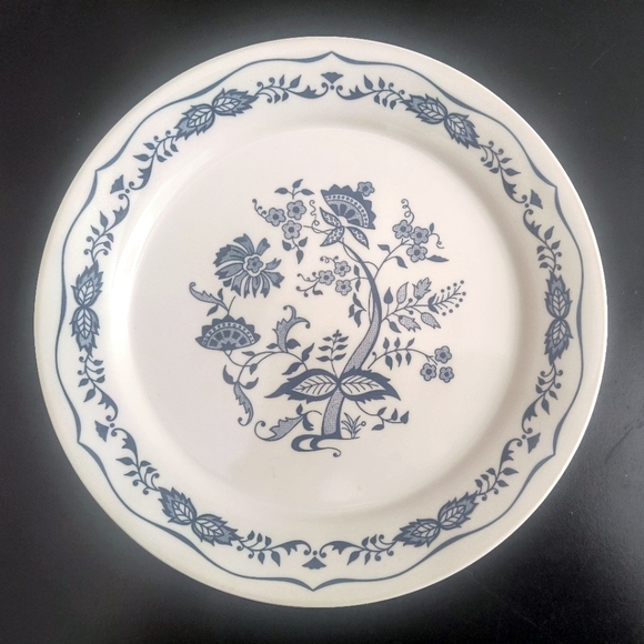 Corelle | Dining | Vintage Corelle By Corning Blue Floral Luncheon Dish ...